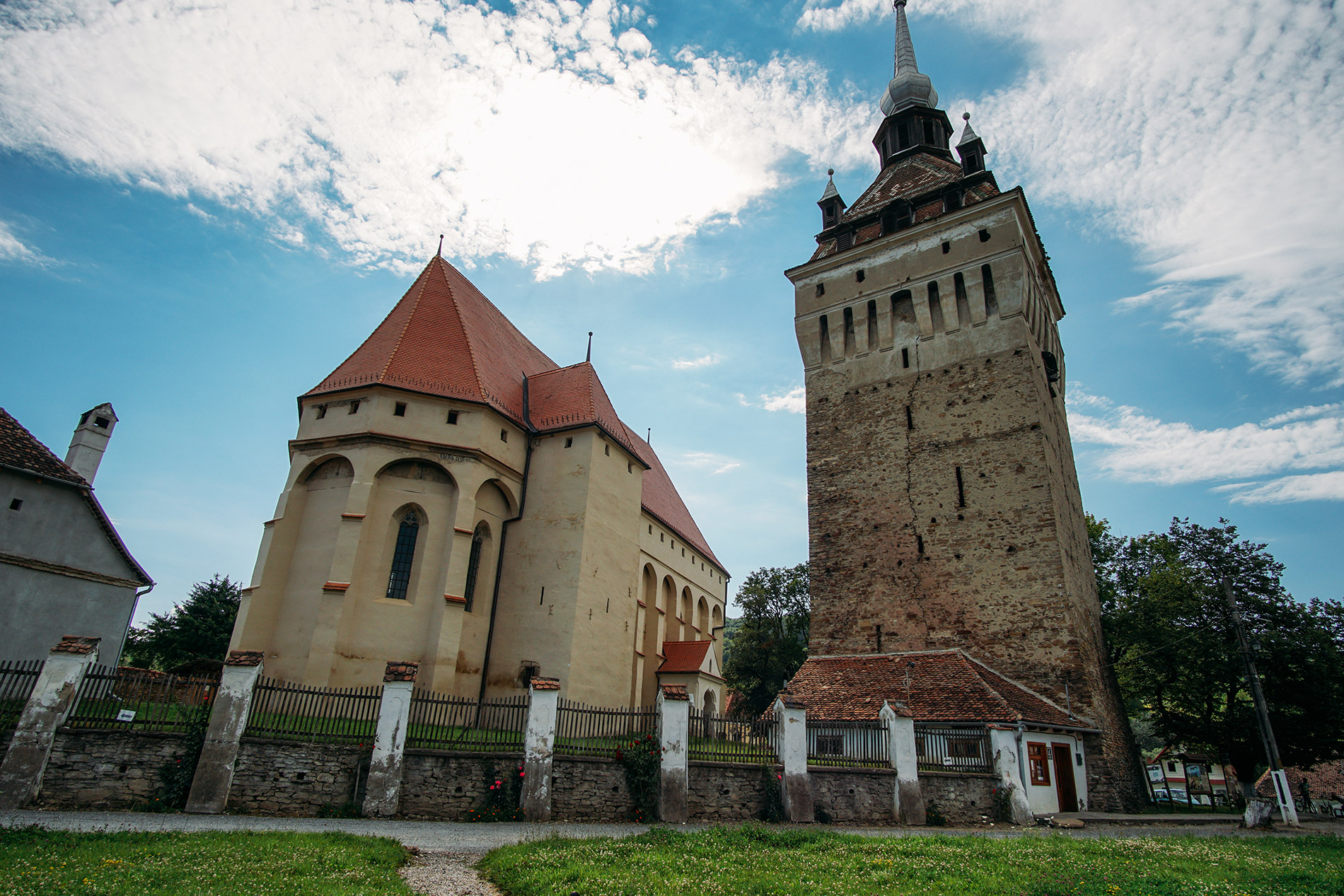 Călător în Transilvania: sate săsești, biserici fortificate și cetăți ...